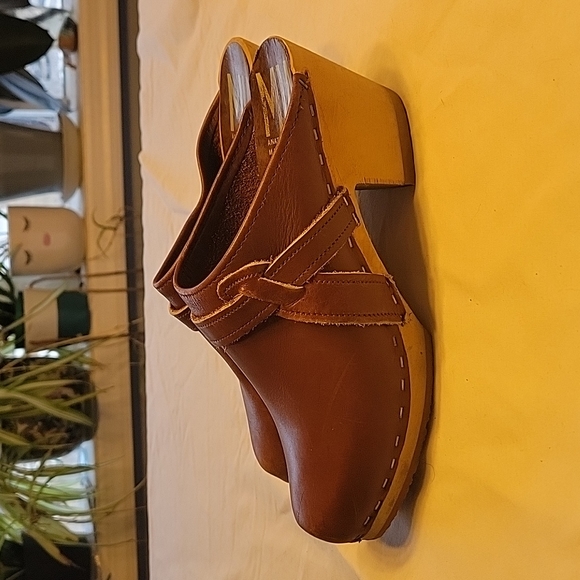 MIA | Shoes | Mia Anatomisk Botten Brown Leather Clogs Made In Sweden ...